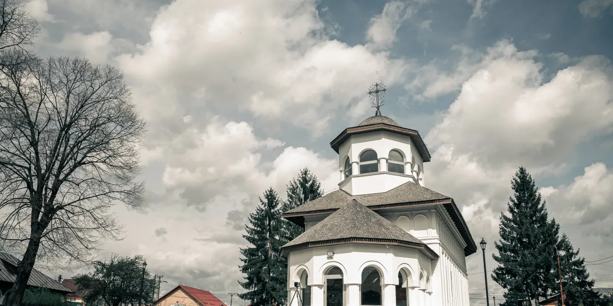 Biserica „Sfânta Treime” - Măgureni a fost restaurată și digitizată ...